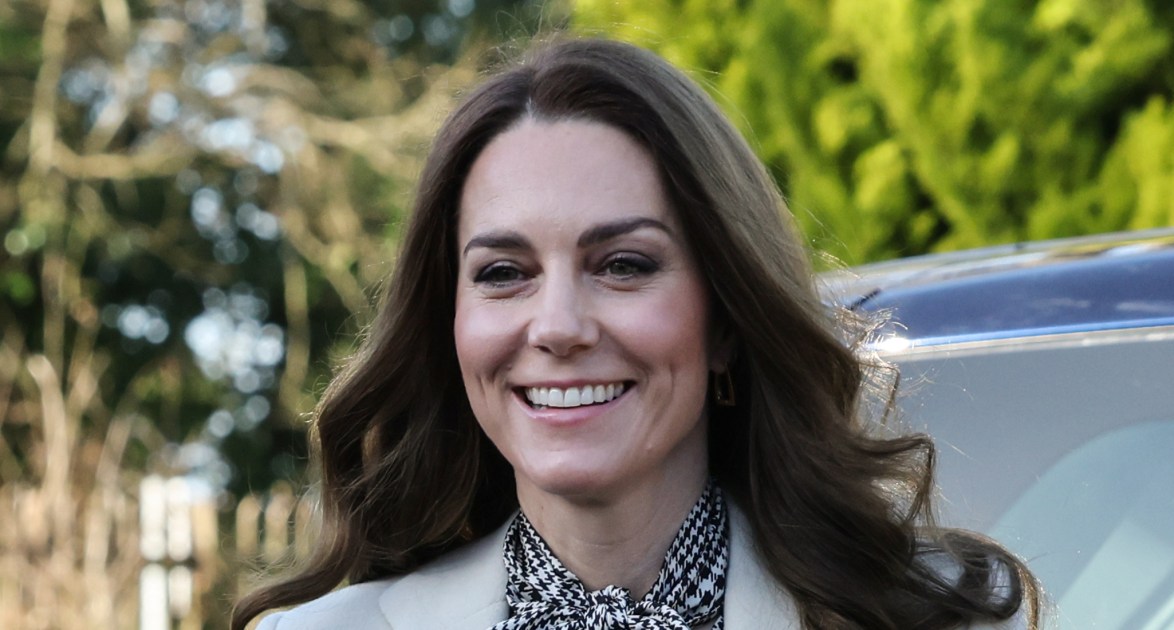 Kate Middleton's Bow Dress Revives a Classic Trend | Furniture Jepara ...